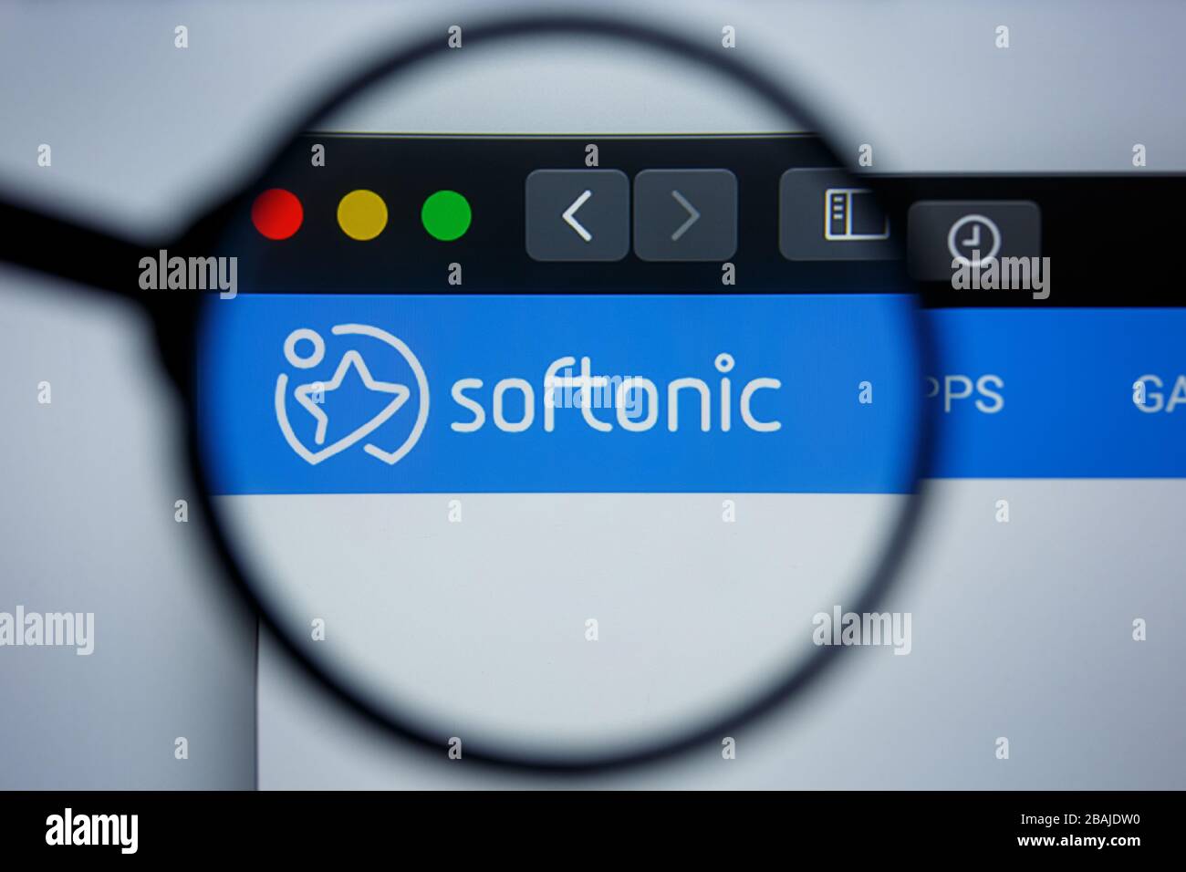 Los Angeles, California, USA - 17 Jule 2019: Illustrative Editorial of SOFTONIC website homepage ...