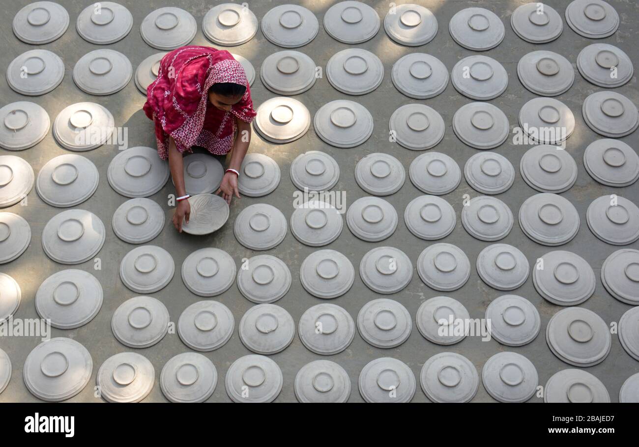 Clay pot for drying hi-res stock photography and images - Alamy