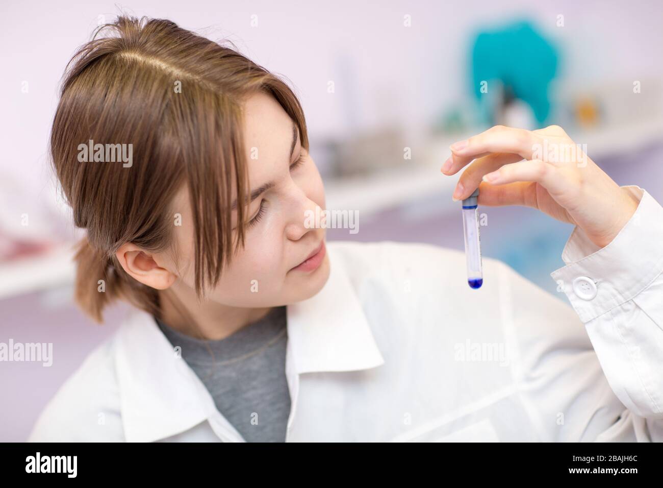 Woman lab technician holding test tube Stock Photo - Alamy