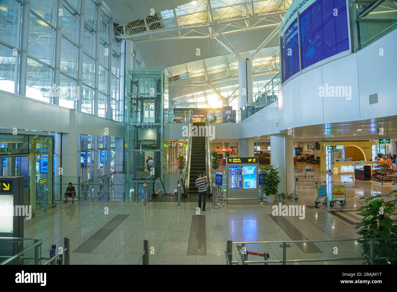 HANOI/VIETNAM - JULY 17 : Noi Bai International Airport (HAN) inside ...