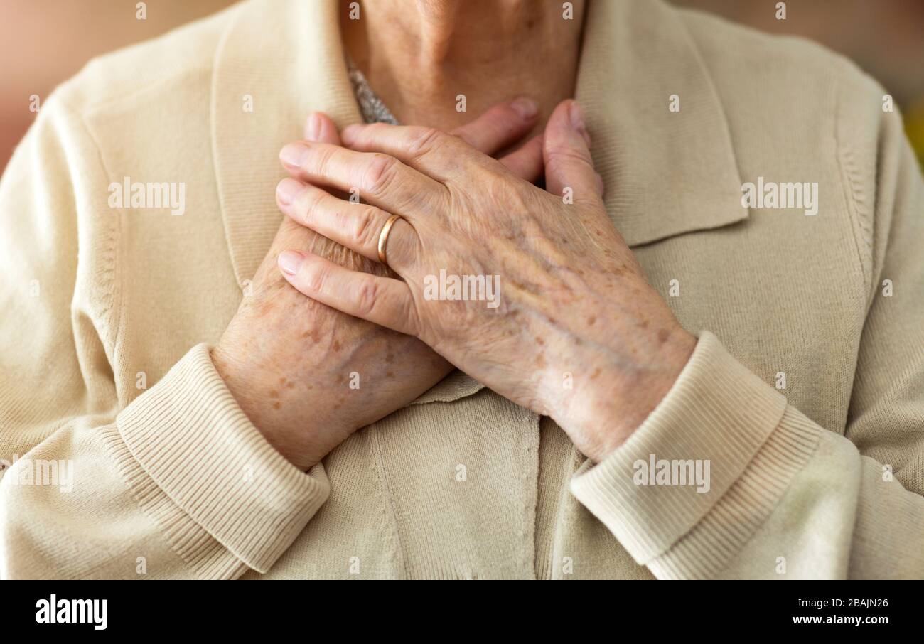 Elderly woman suffering from dementia hi-res stock photography and ...