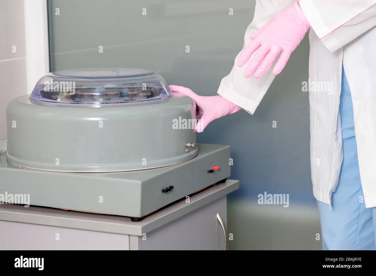 Doctor centrifuge hi-res stock photography and images - Alamy