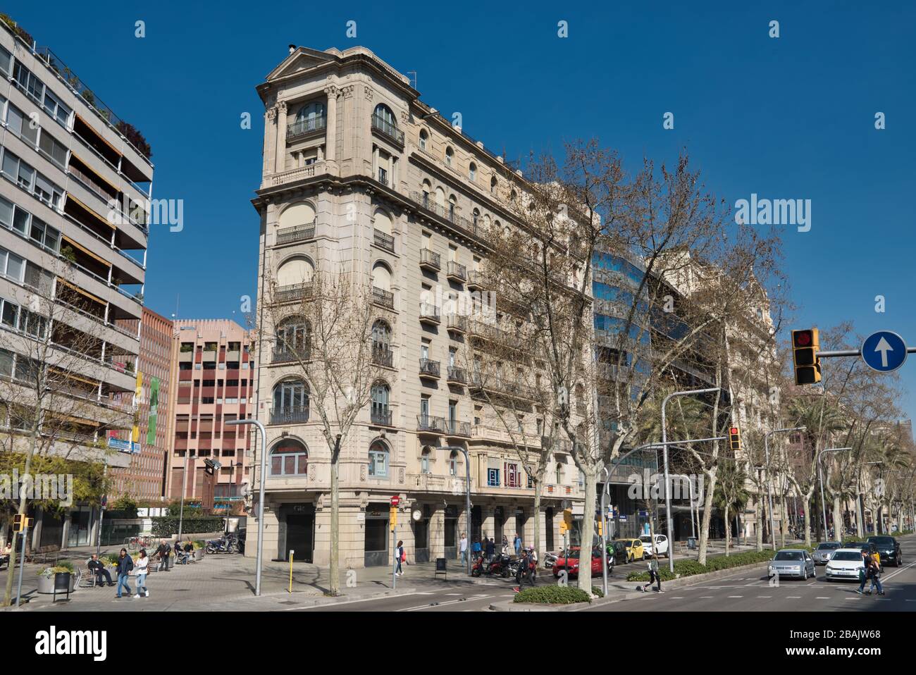 Spain catalonia barcelona street performer hi-res stock photography and ...