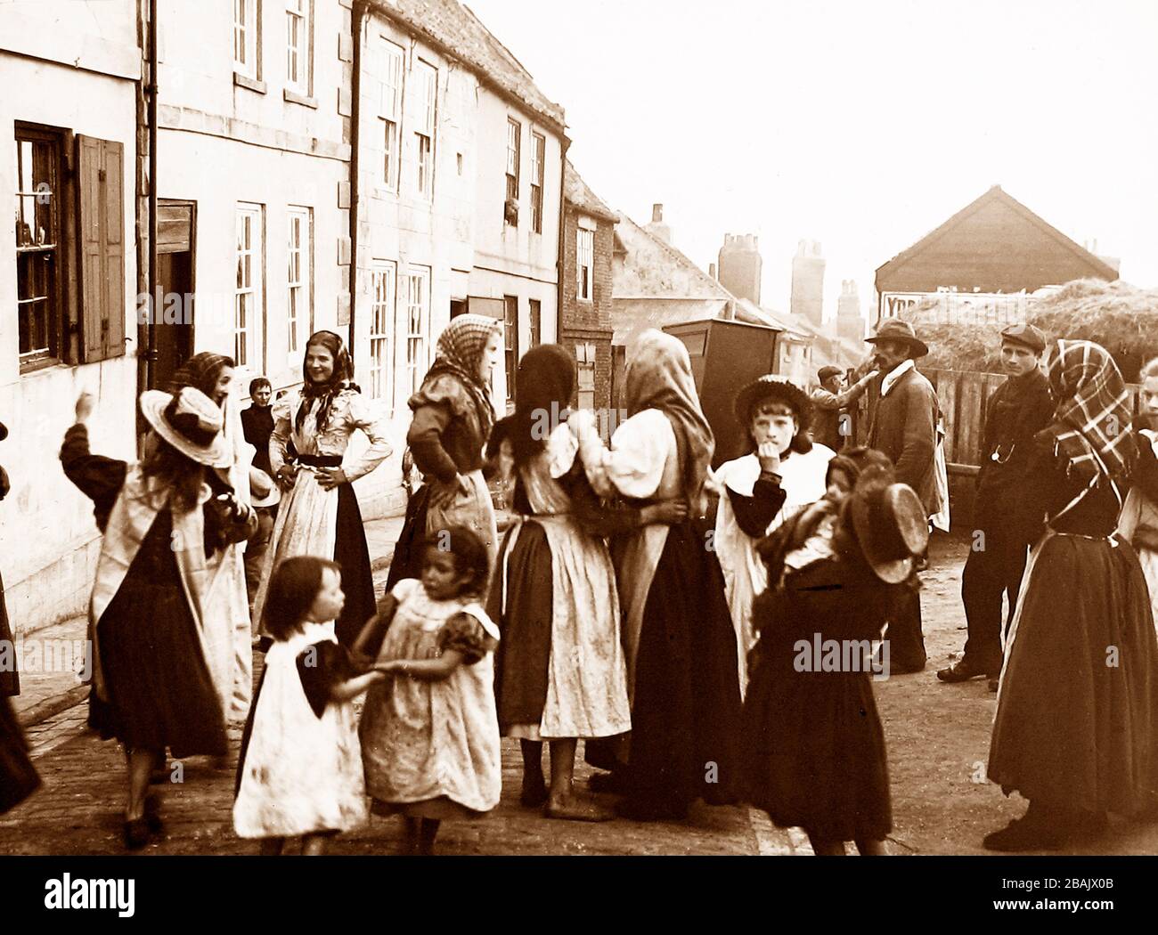 Old whitby children hi-res stock photography and images - Alamy