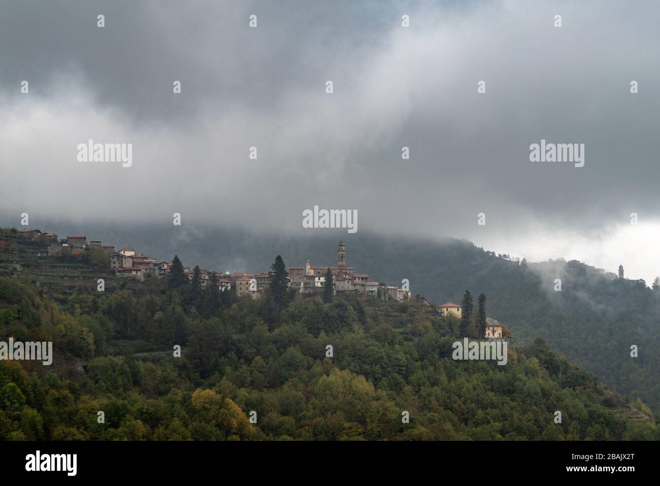 Corte medieval hi-res stock photography and images - Alamy