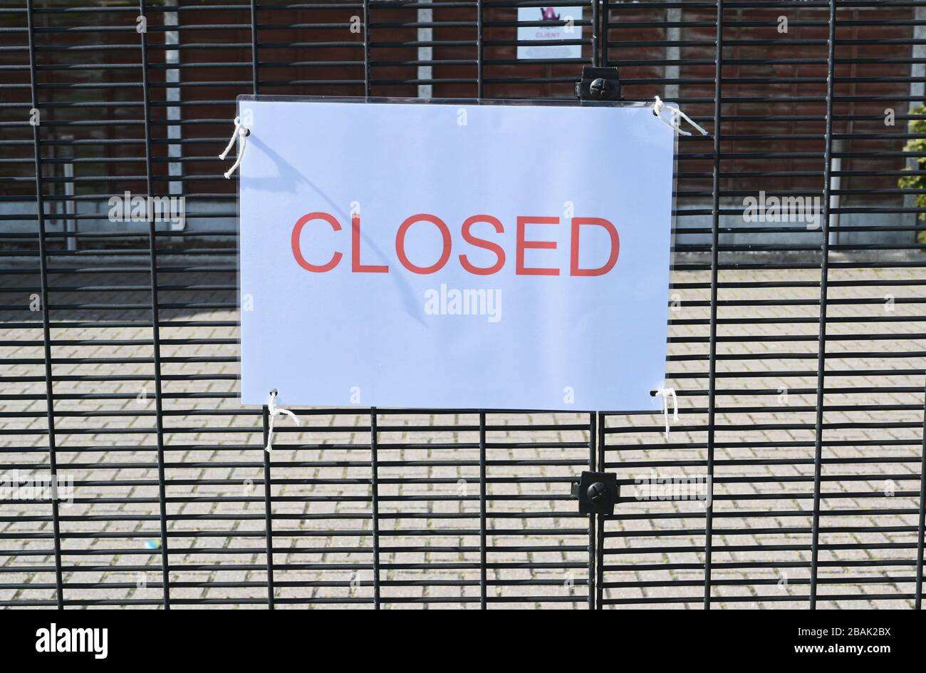 Surgery closed sign hi-res stock photography and images - Alamy