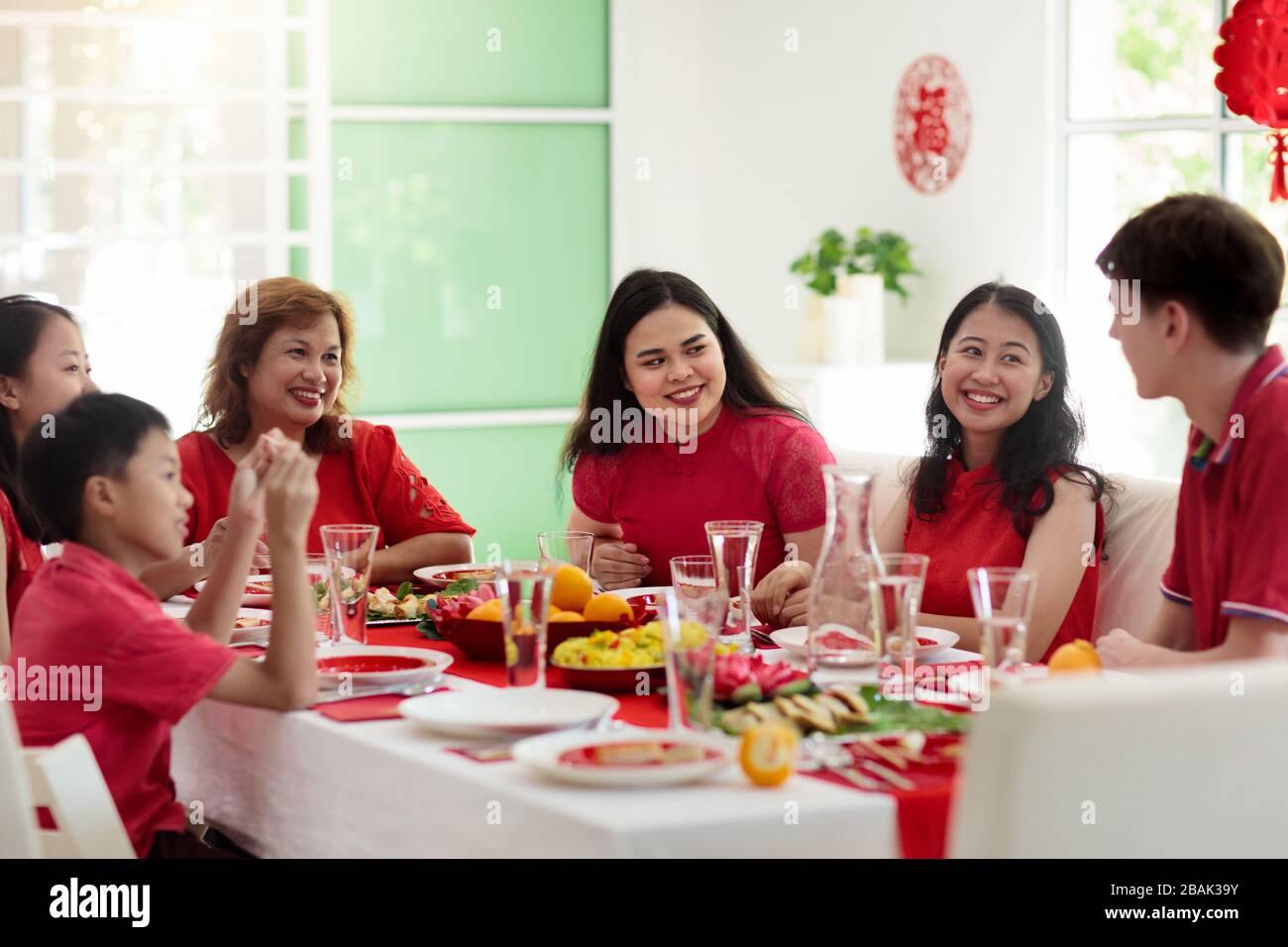 Chinese new year family dinner hi-res stock photography and images - Alamy