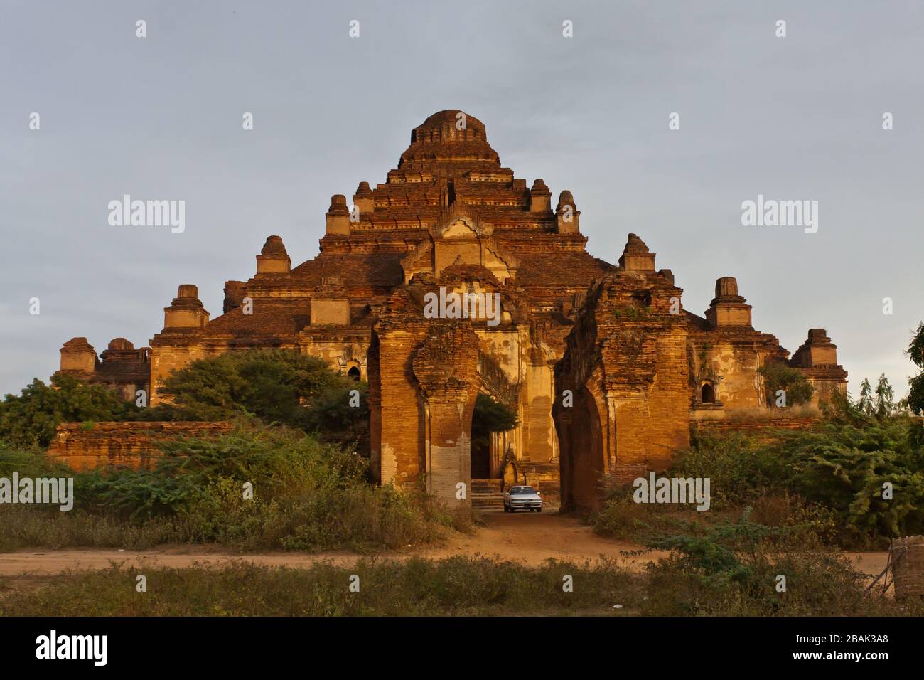 Bagan architecture hi-res stock photography and images - Alamy