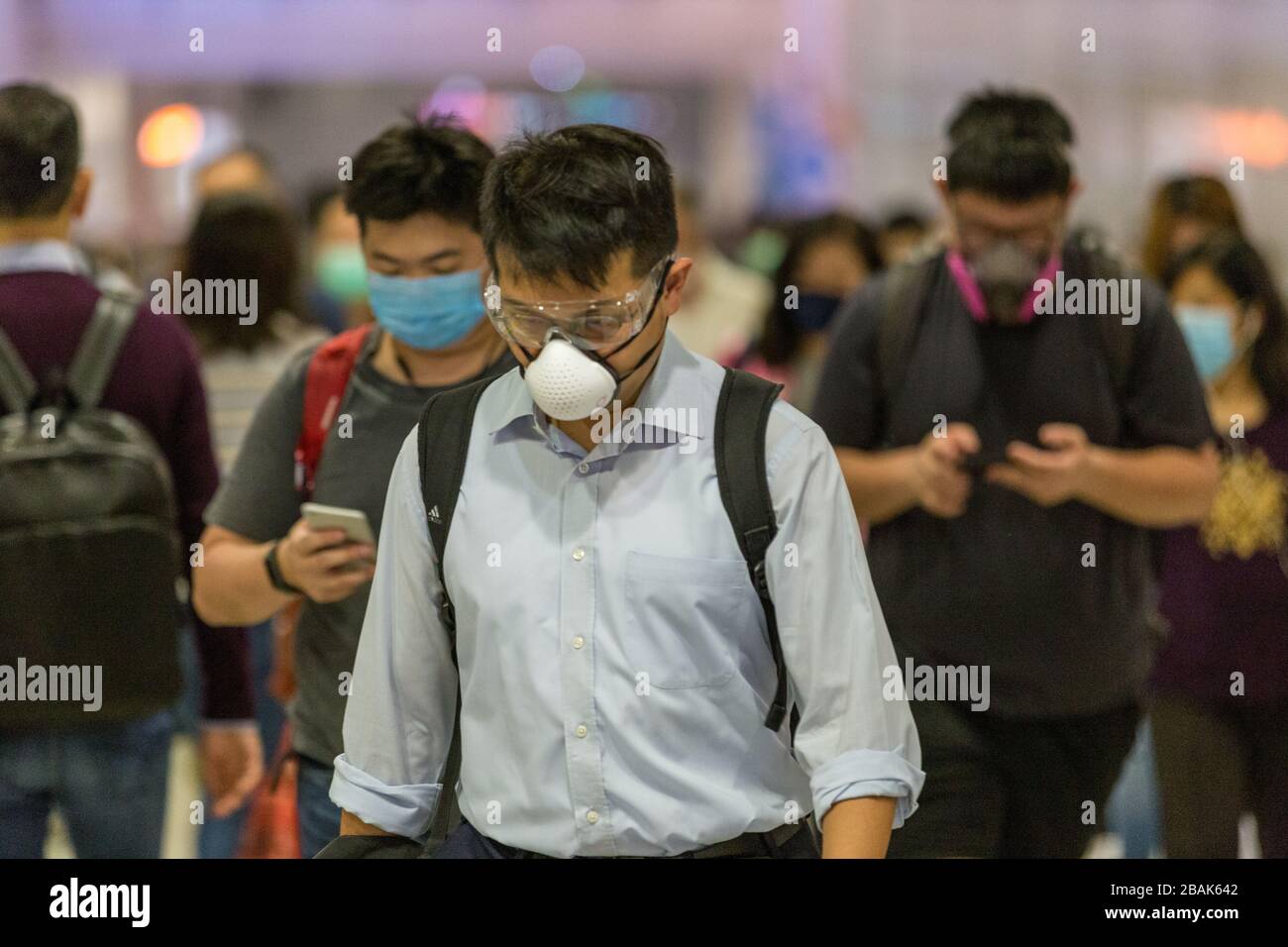People wearing masks during the Corona Virus Stock Photo - Alamy