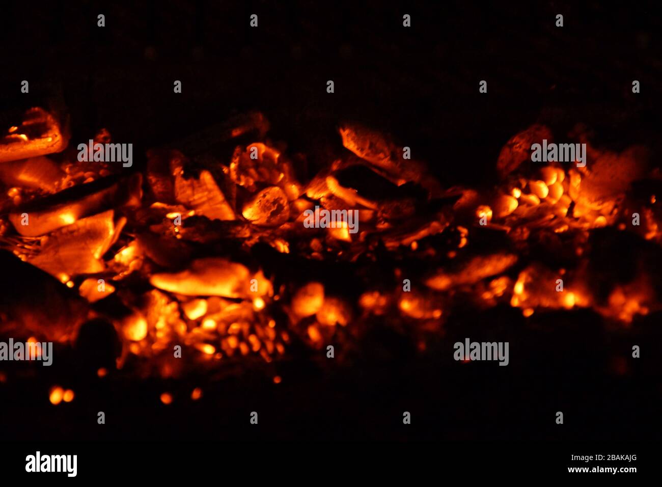 Glowing embers bright red color hi-res stock photography and images - Alamy