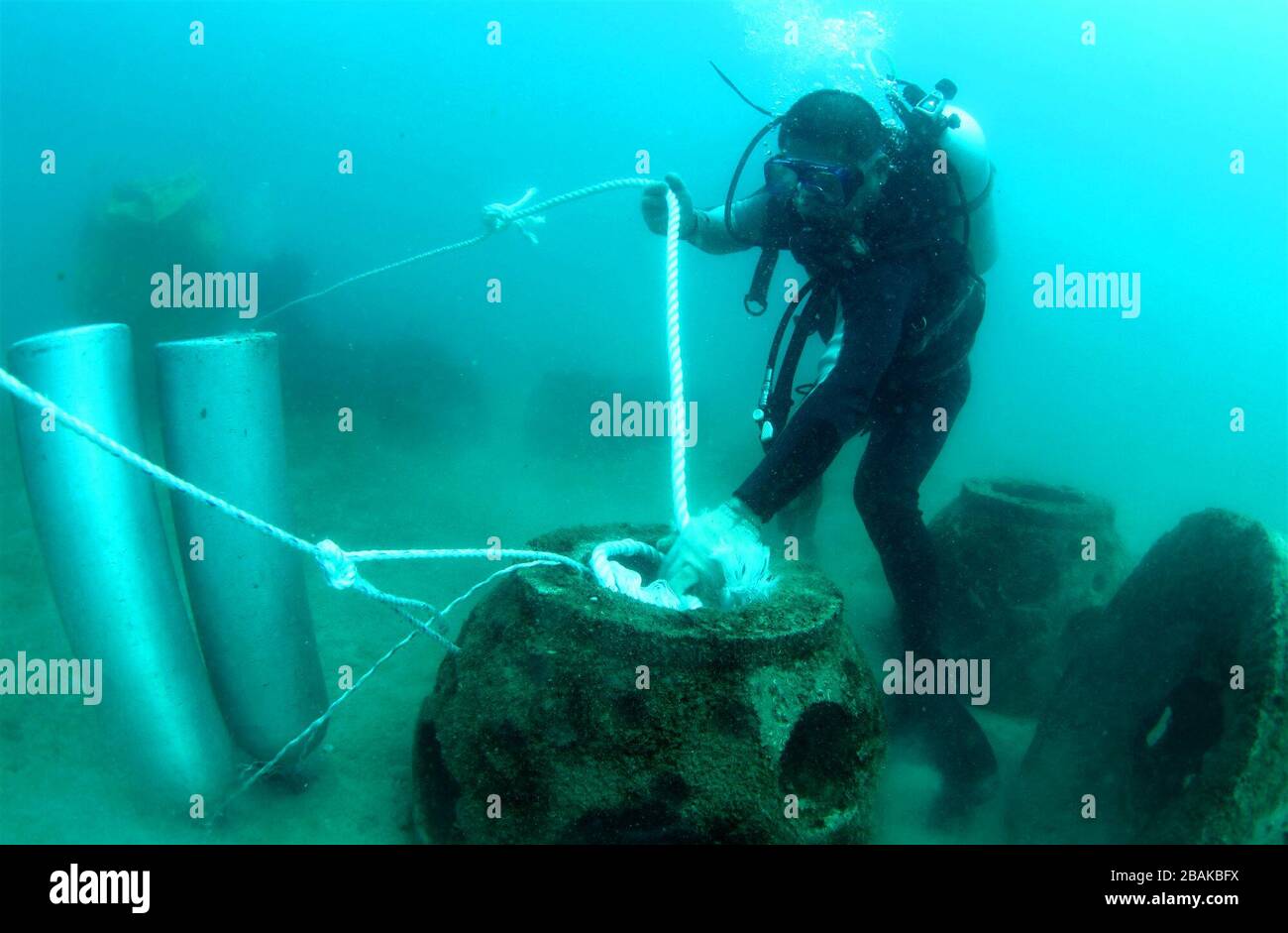 Underwater ropes hi-res stock photography and images - Alamy