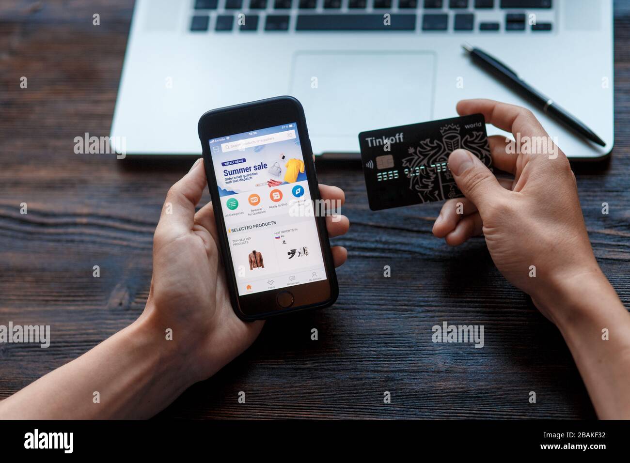 On screen auction hi-res stock photography and images - Alamy