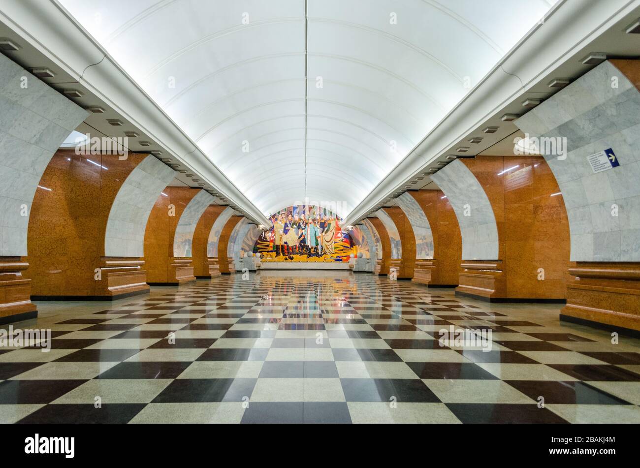 travelling the Moscow metro Stock Photo - Alamy