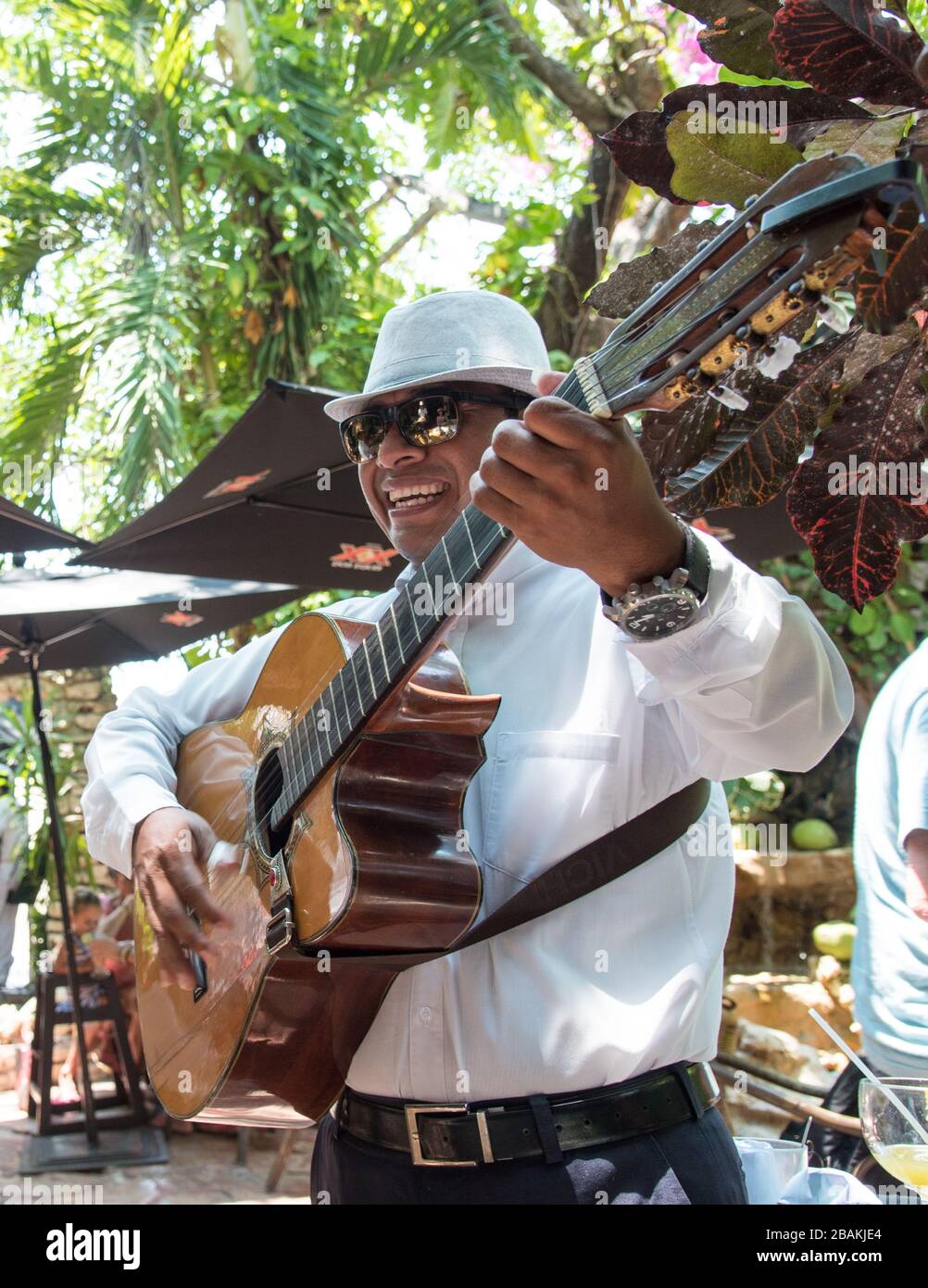 Mexican guitar player hi-res stock photography and images - Alamy