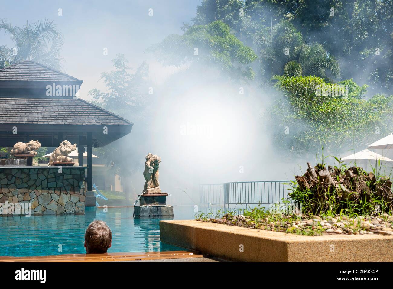 the person in the pool looks at the beginning of the fire and does not ...