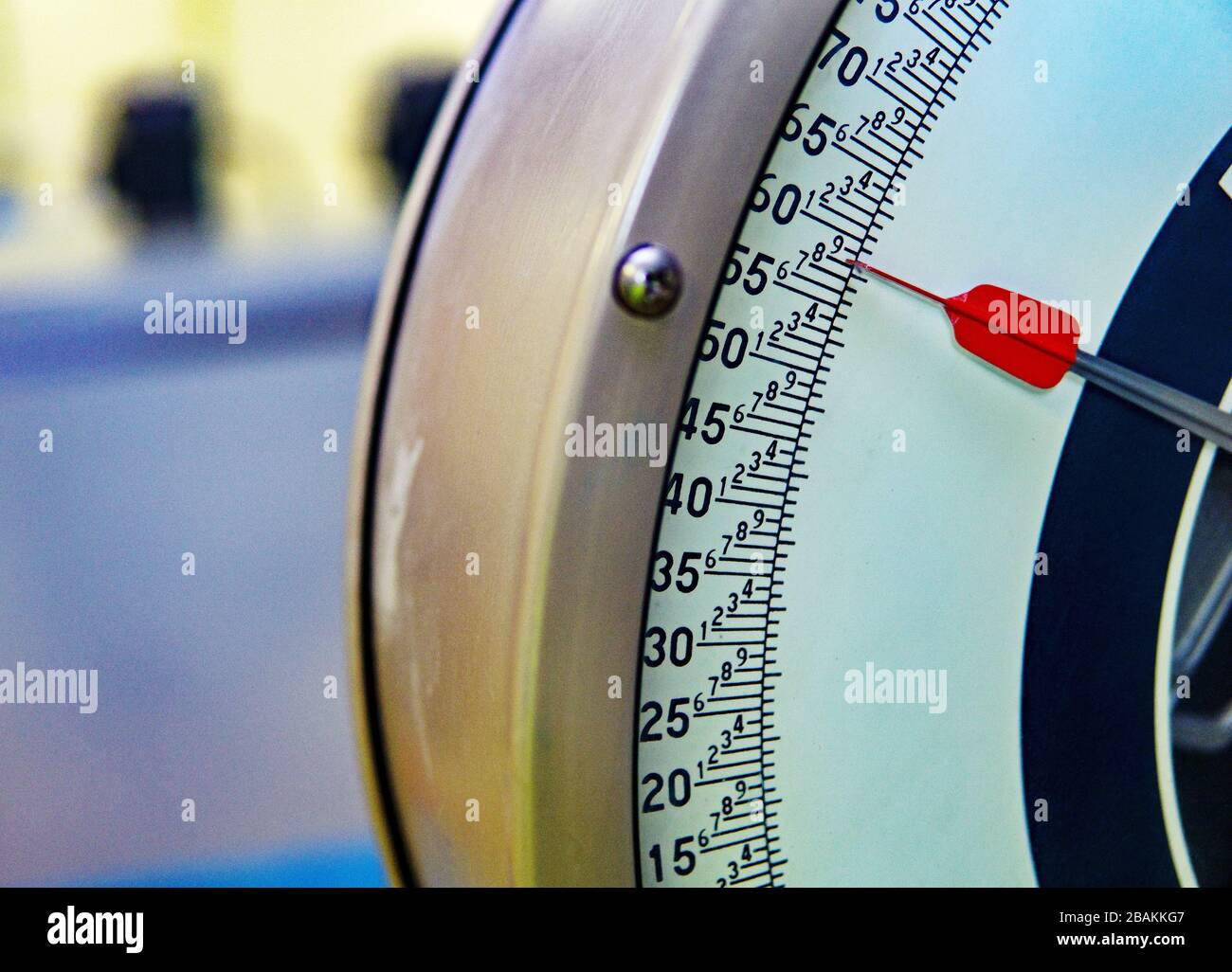 Weight scale for materials measures in pounds Stock Photo - Alamy