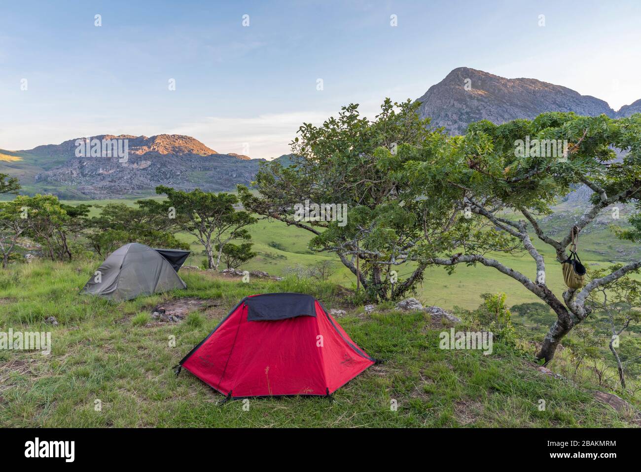 How to setup a tent hi-res stock photography and images - Alamy
