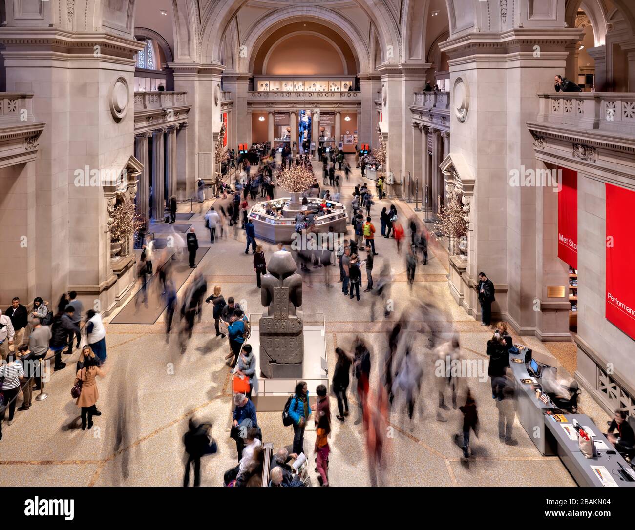 Metropolitan museum art great hall hi-res stock photography and images ...