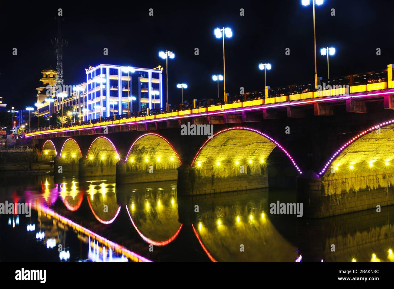 Stone arch bridge night hi-res stock photography and images - Alamy