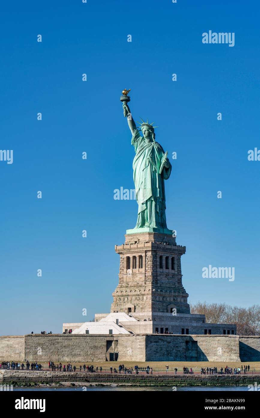 Liberty island statue hi-res stock photography and images - Alamy