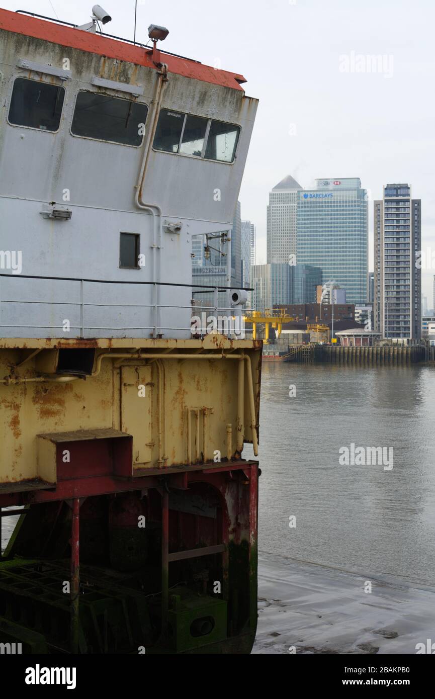 Wreck buildings hi-res stock photography and images - Alamy