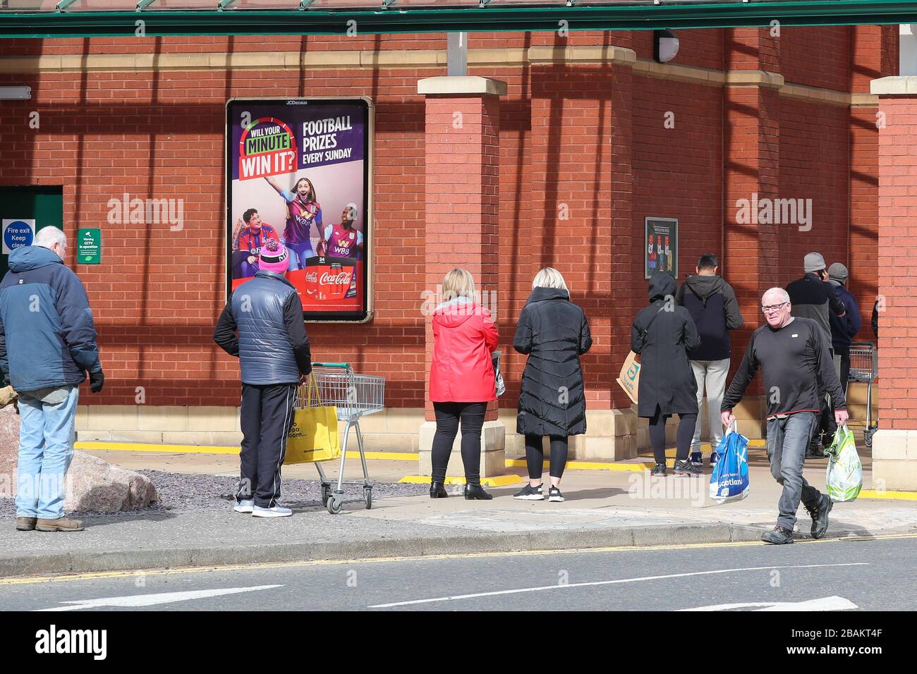 Queue shop hi-res stock photography and images - Alamy