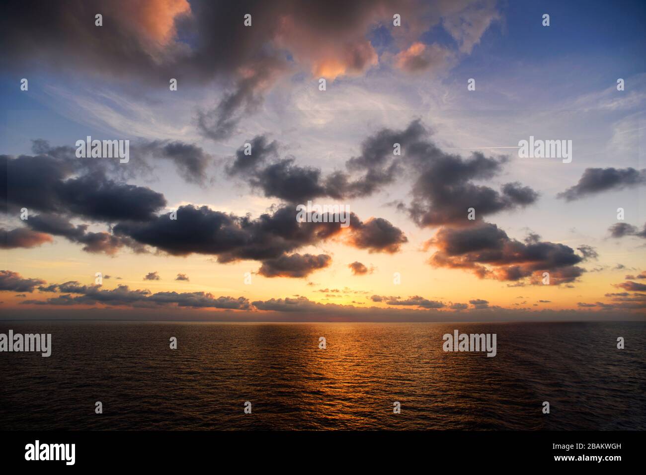 Under the sea surface hi-res stock photography and images - Alamy