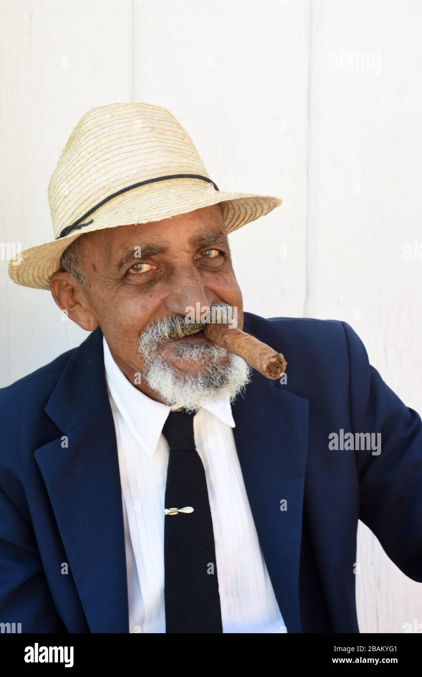 Smoking cuban hi-res stock photography and images - Alamy