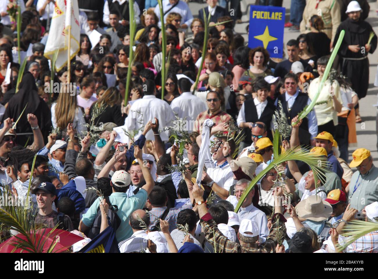 Big easter crowd hi-res stock photography and images - Alamy