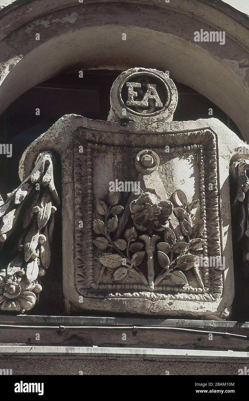 DETALLE DE UNA DE LAS PORTADAS DEL INSTITUTO DE SAN ISIDRO - 1625 ...