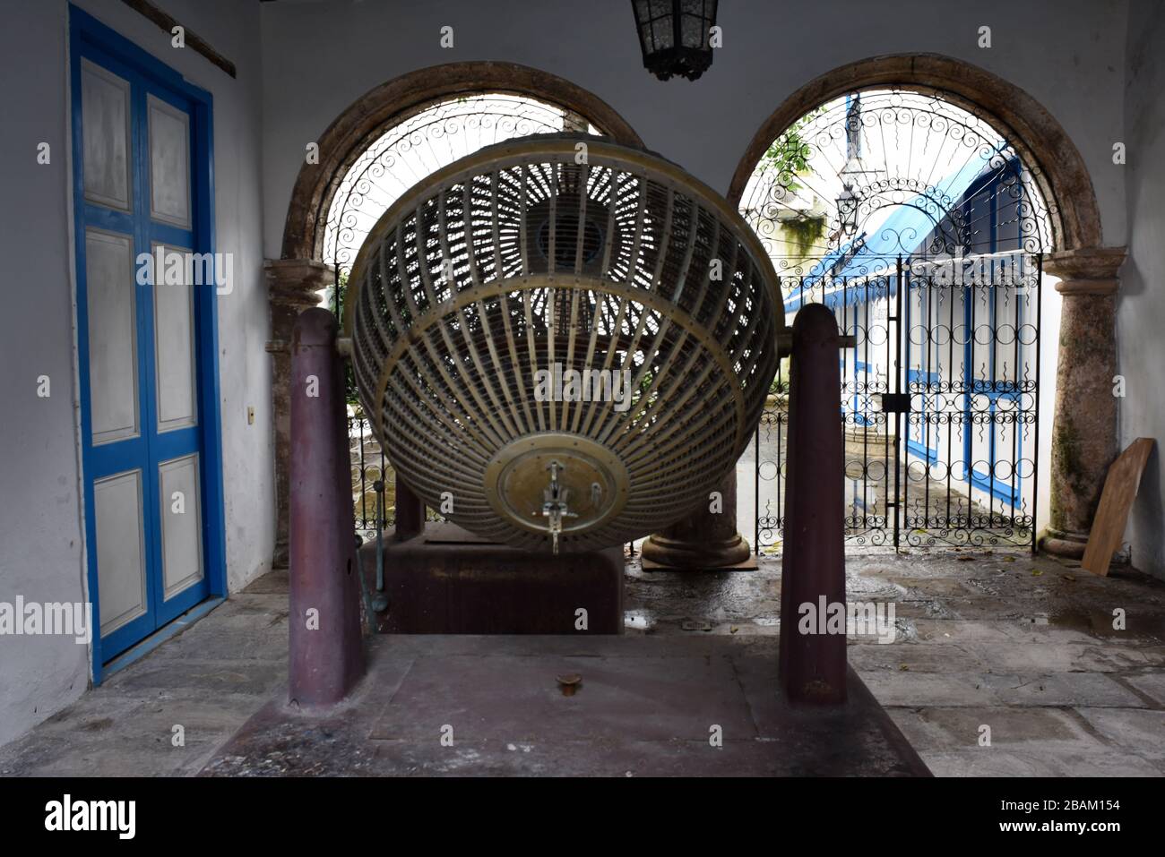 Giant globe, house, 2014, Cuba Stock Photo - Alamy