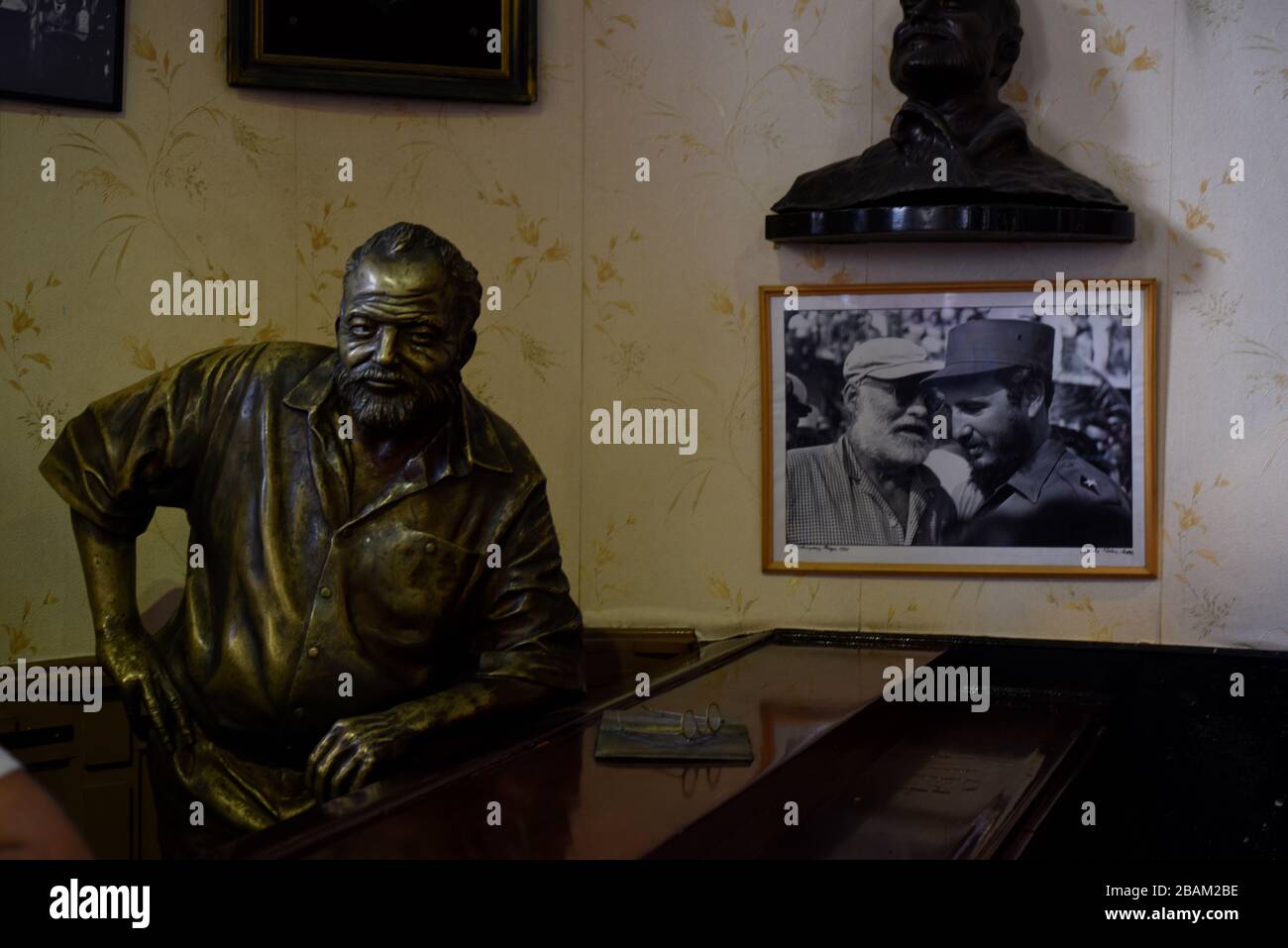 statue, bar drinks, 2014, Cuba Stock Photo - Alamy