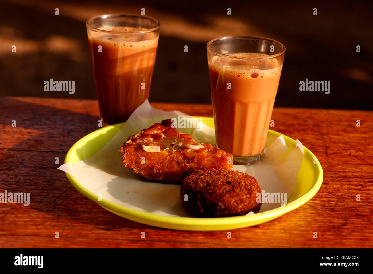 traditional Indian tea with savory snacks in the street Stock Photo - Alamy
