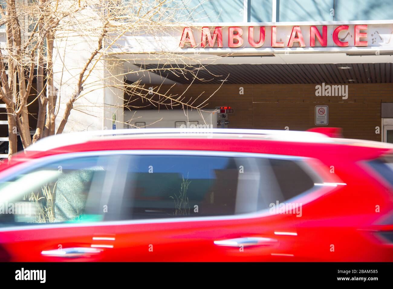 Ambulance at a hospital entrance Stock Photo - Alamy