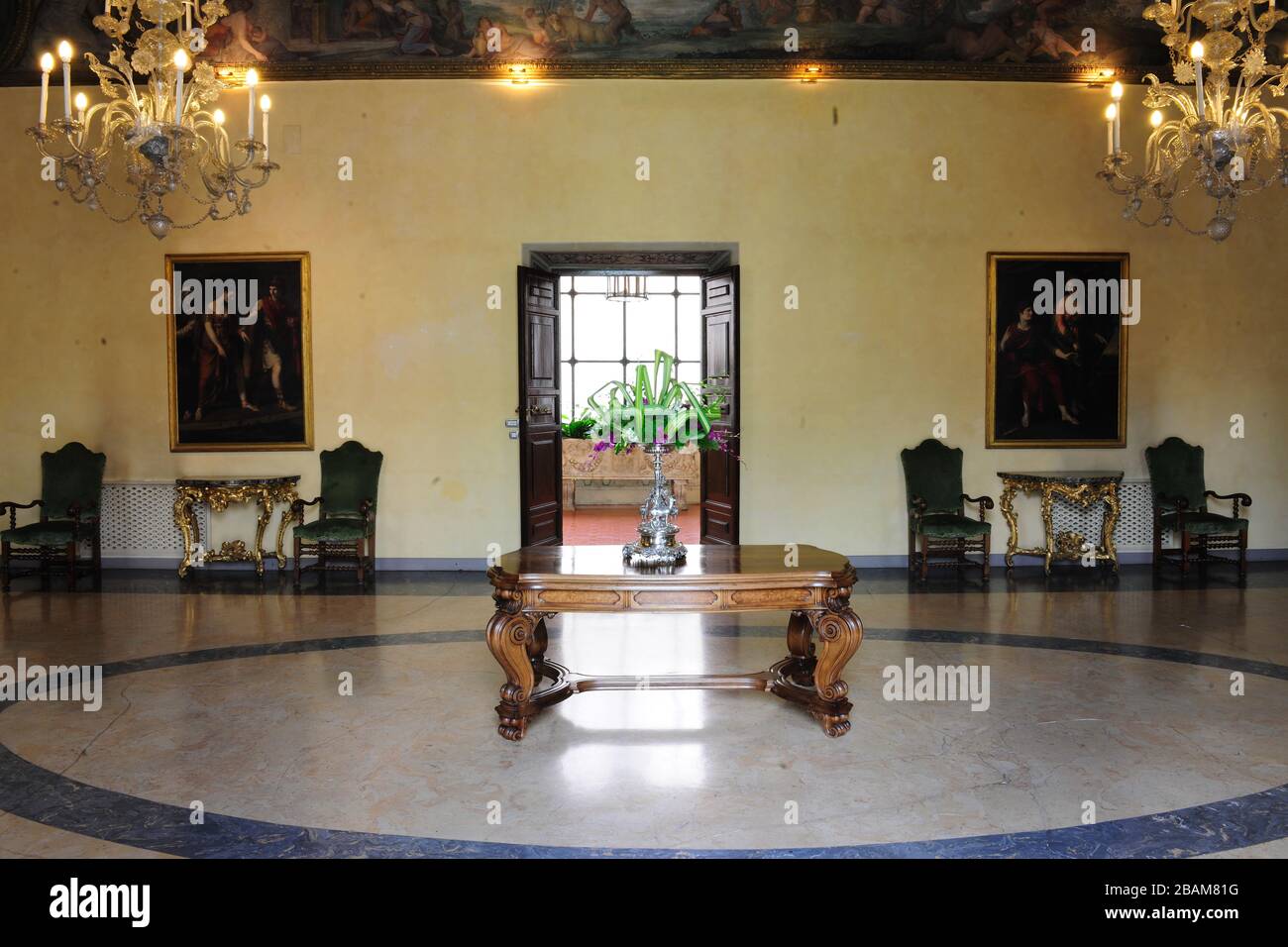 Embassy walls hi-res stock photography and images - Alamy
