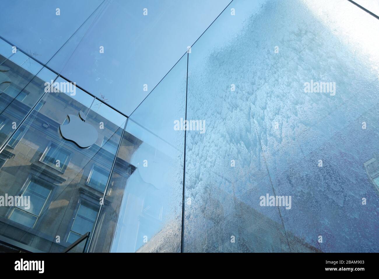 Apple Store, town center, Milan, Lombardy, Italy, Europe Stock Photo ...