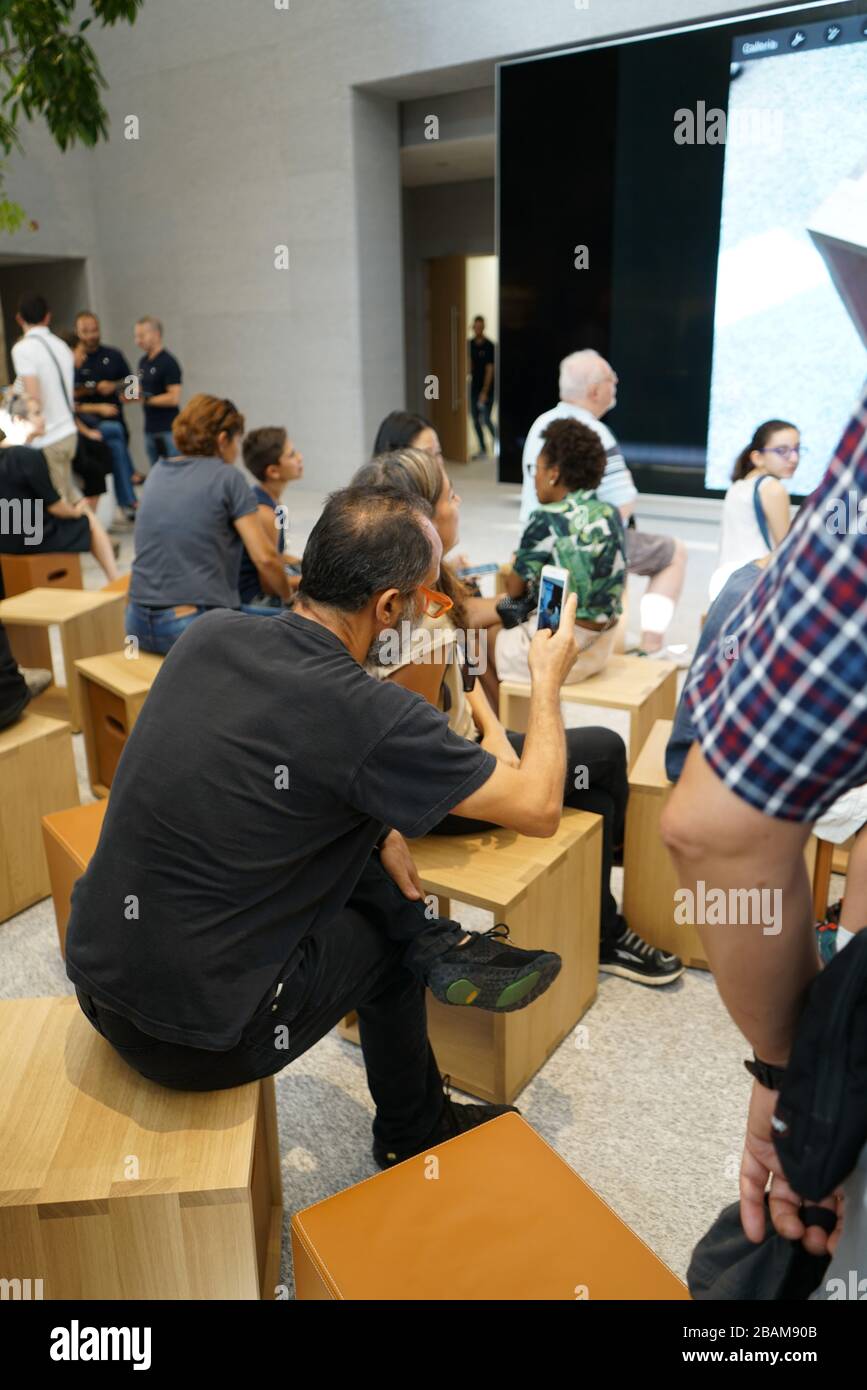 Apple center hi-res stock photography and images - Alamy