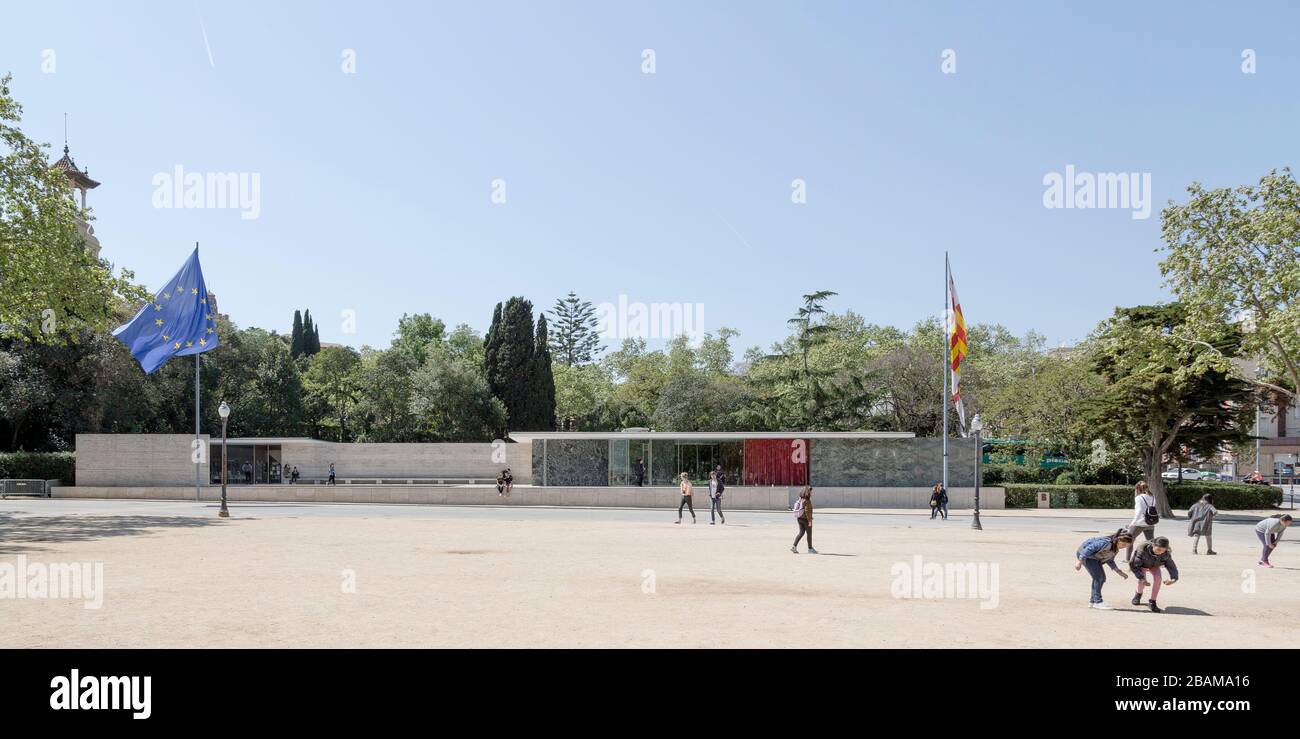 Animation barcelona hi-res stock photography and images - Alamy