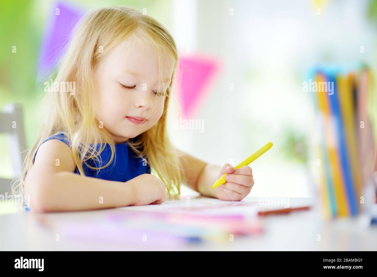 Girl doing crafts hi-res stock photography and images - Alamy