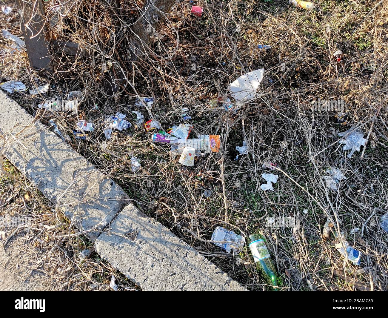 Scattered garbage hi-res stock photography and images - Alamy