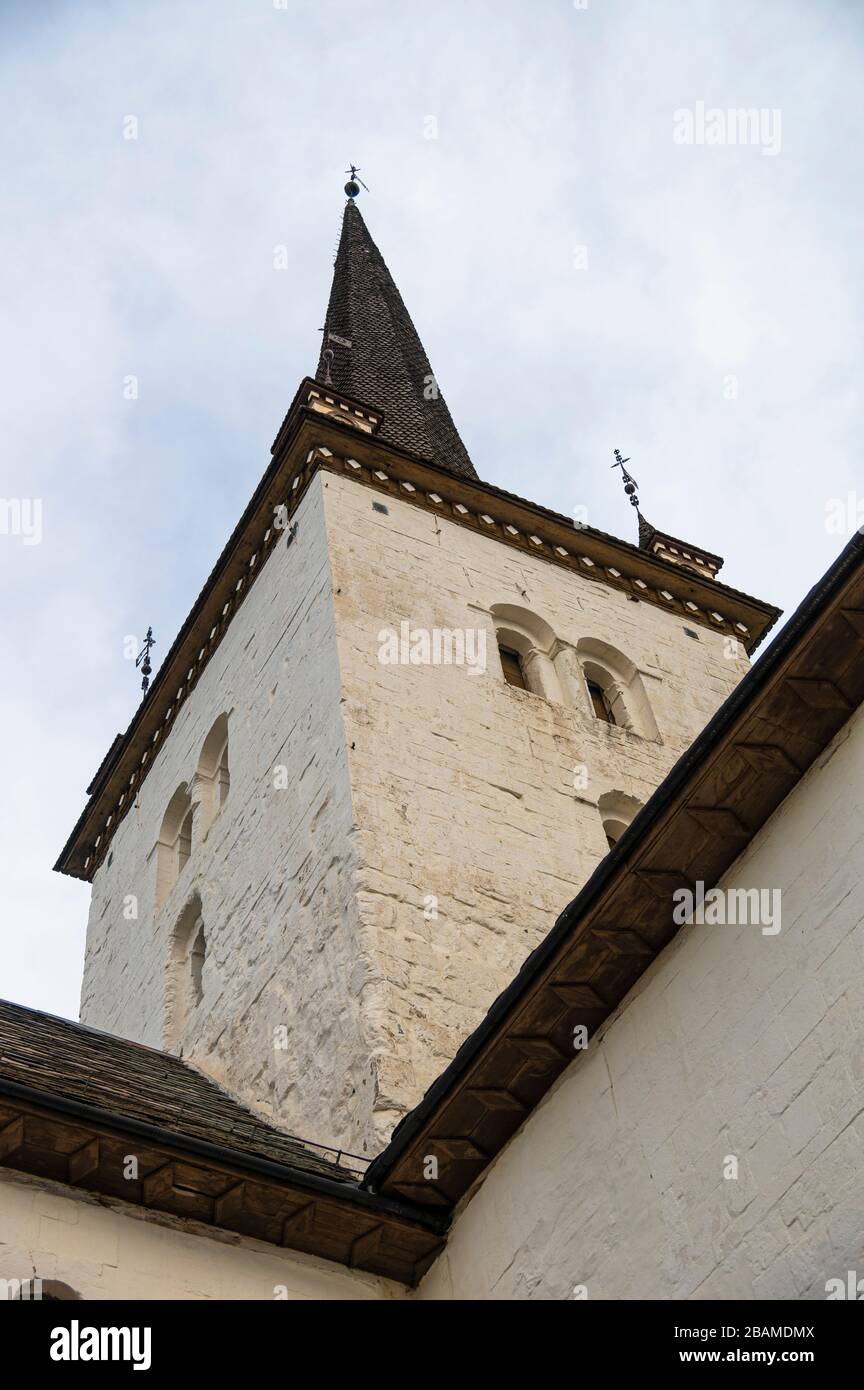 Limestone built church hi-res stock photography and images - Alamy
