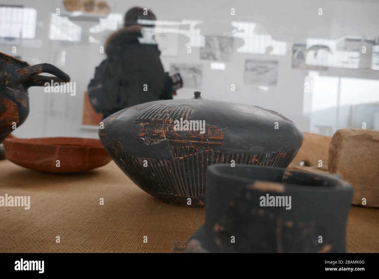 Ancient greek pottery gods hi-res stock photography and images - Alamy