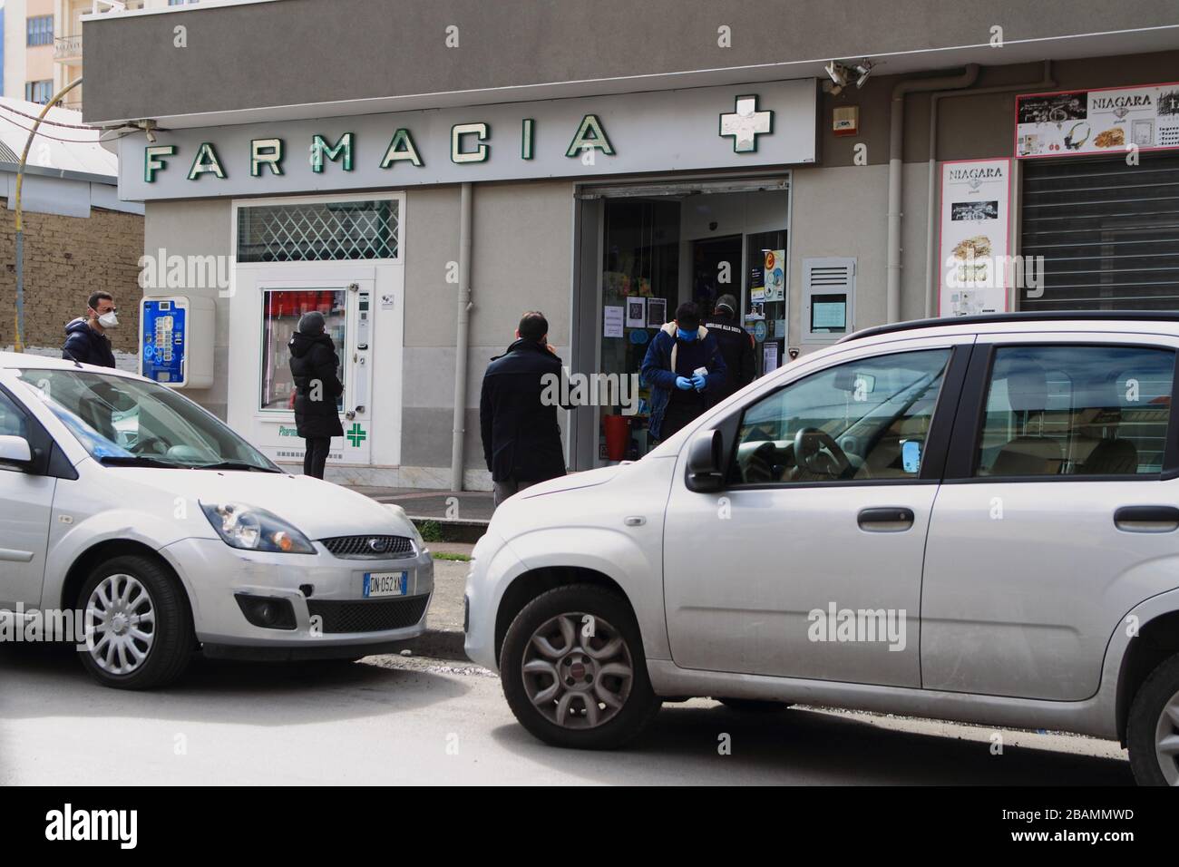 Pharmacy counter shelf hi-res stock photography and images - Alamy