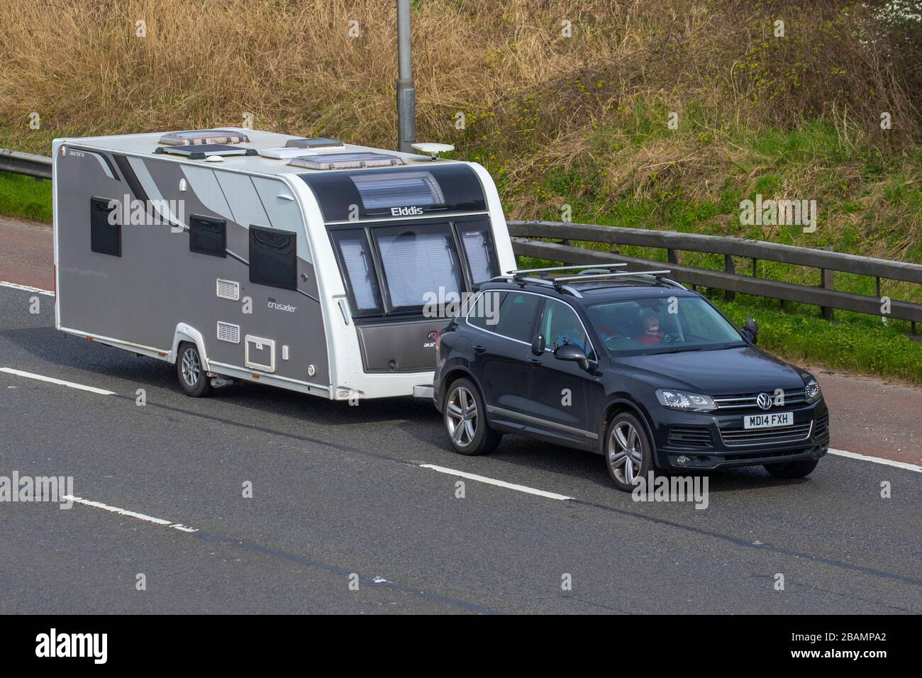 Volkswagen touareg diesel estate 3 0 v6 tdi bmt 262 r line hi-res stock ...