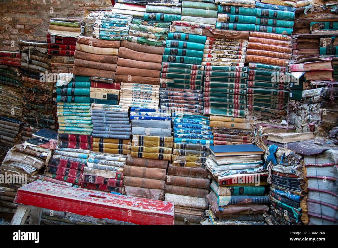 Book shop in Venice Stock Photo - Alamy