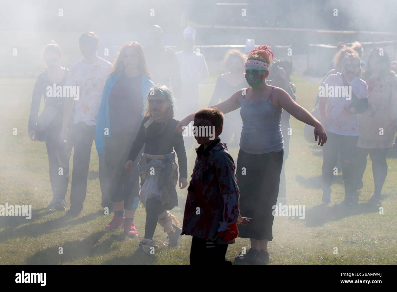 Zombie people hi-res stock photography and images - Alamy