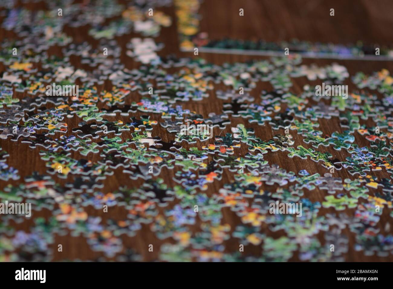 Jigsaw puzzle pieces scattered hi-res stock photography and images - Alamy