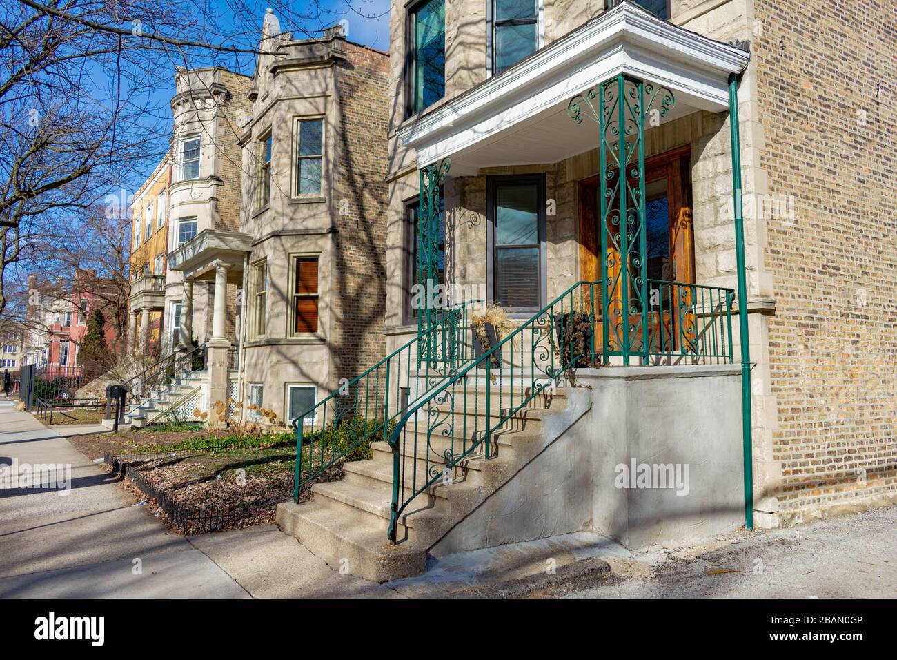 Row house chicago hi-res stock photography and images - Alamy