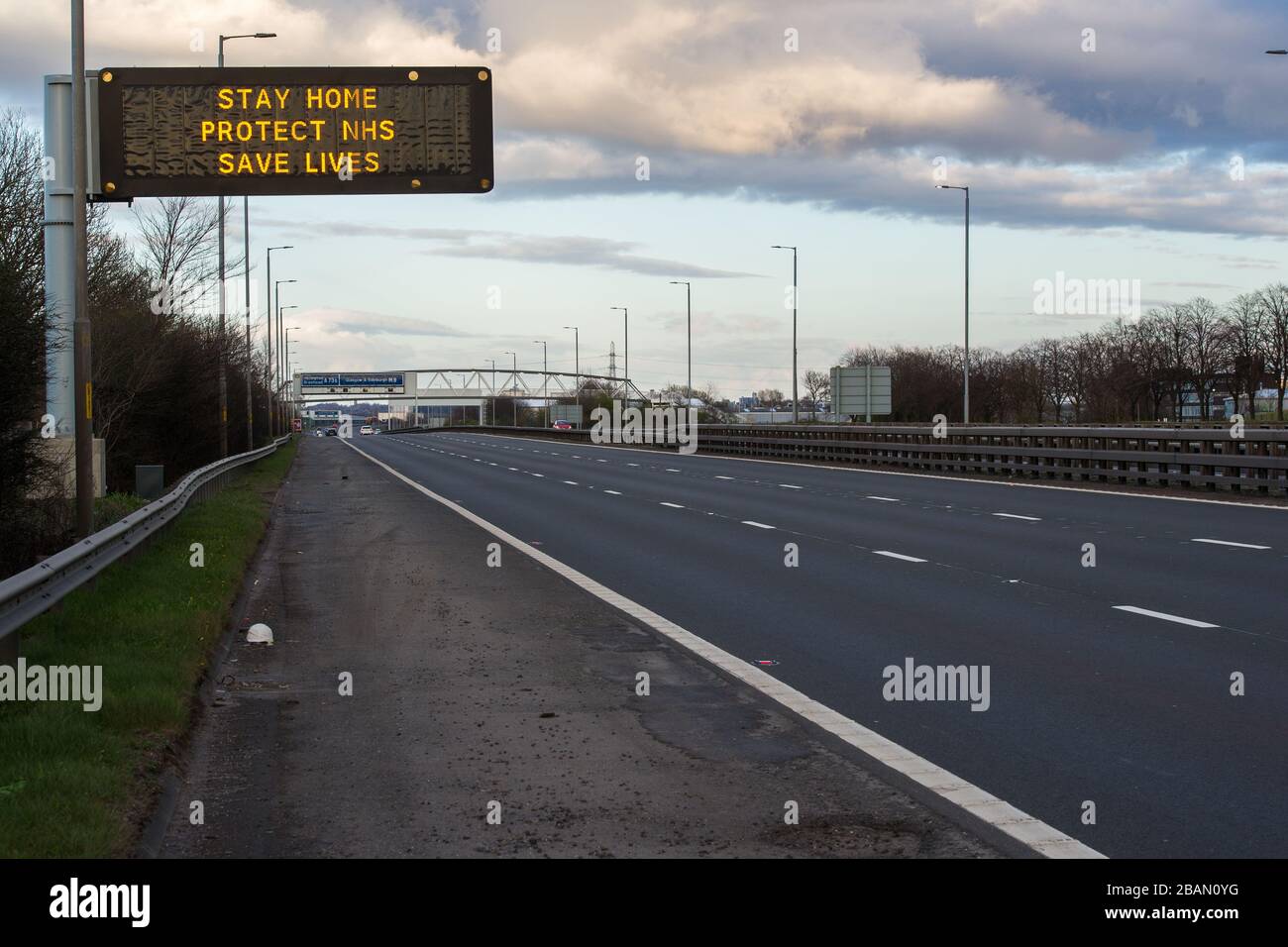 Motorway sign stay home protect nhs save lives hi-res stock photography ...