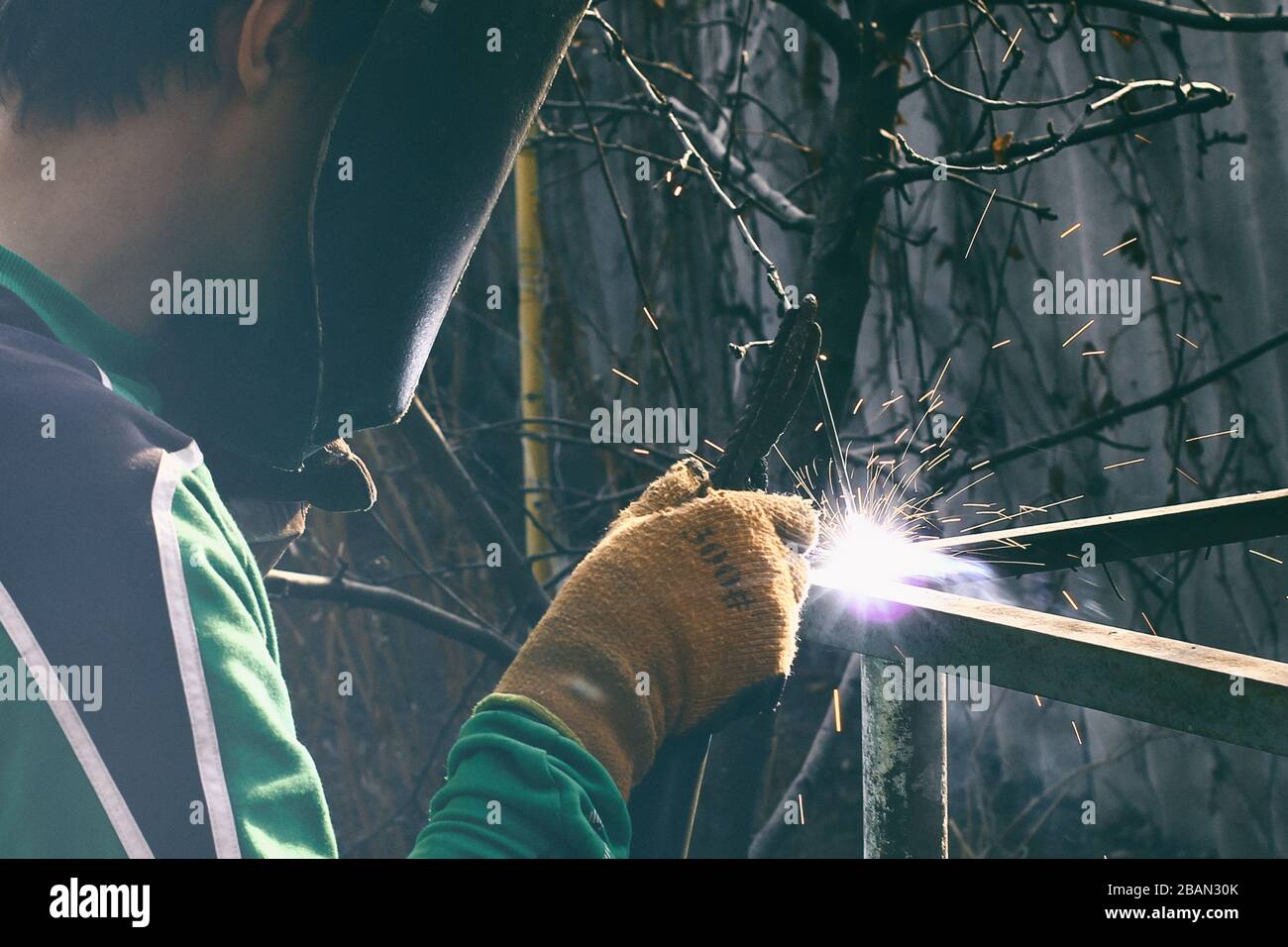 Welding hand gloves hi-res stock photography and images - Alamy